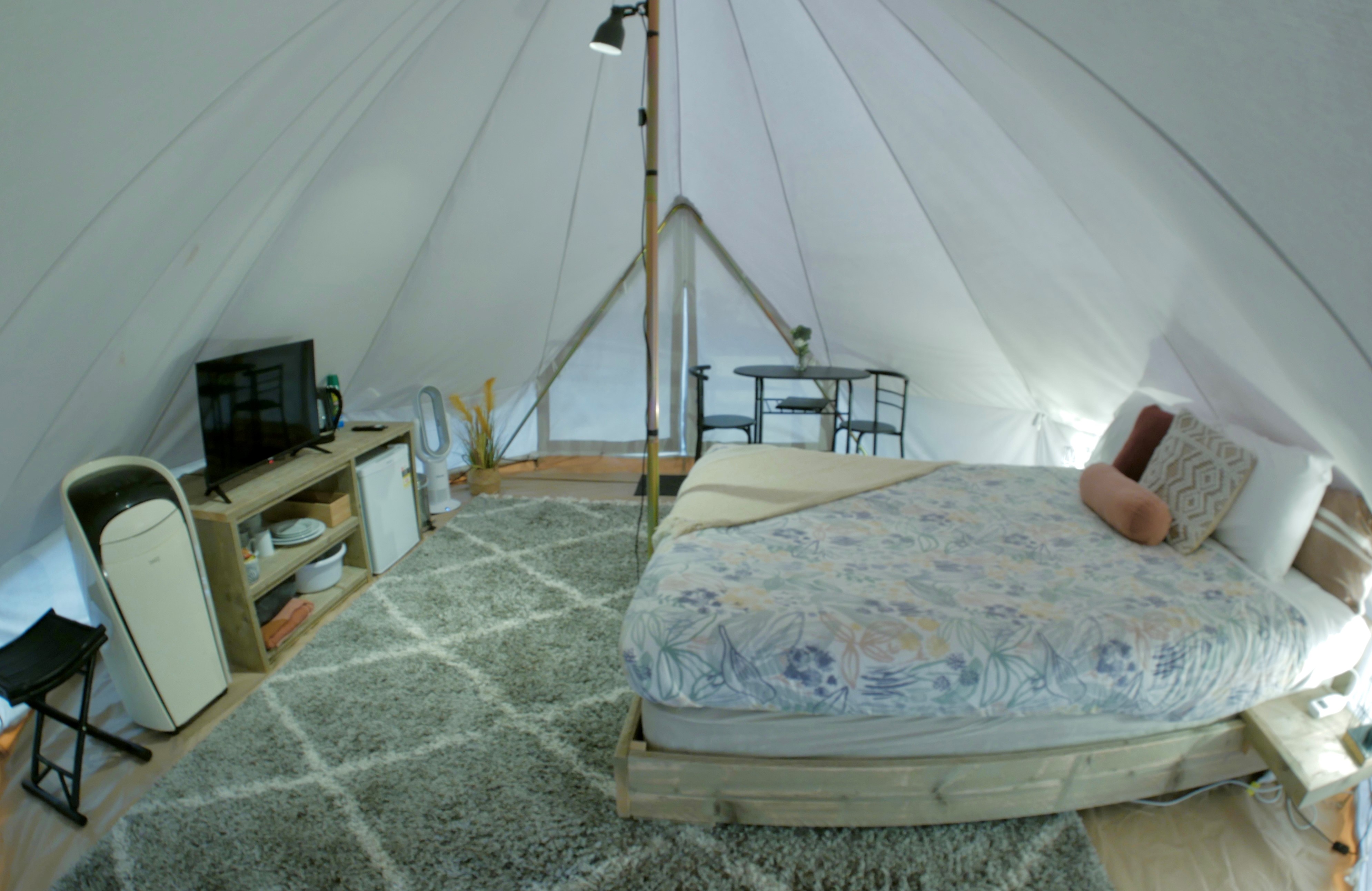 BELL TENT WITH ENSUITE (2 BERTH) : BIG4 Bendigo Marong Holiday Park ...